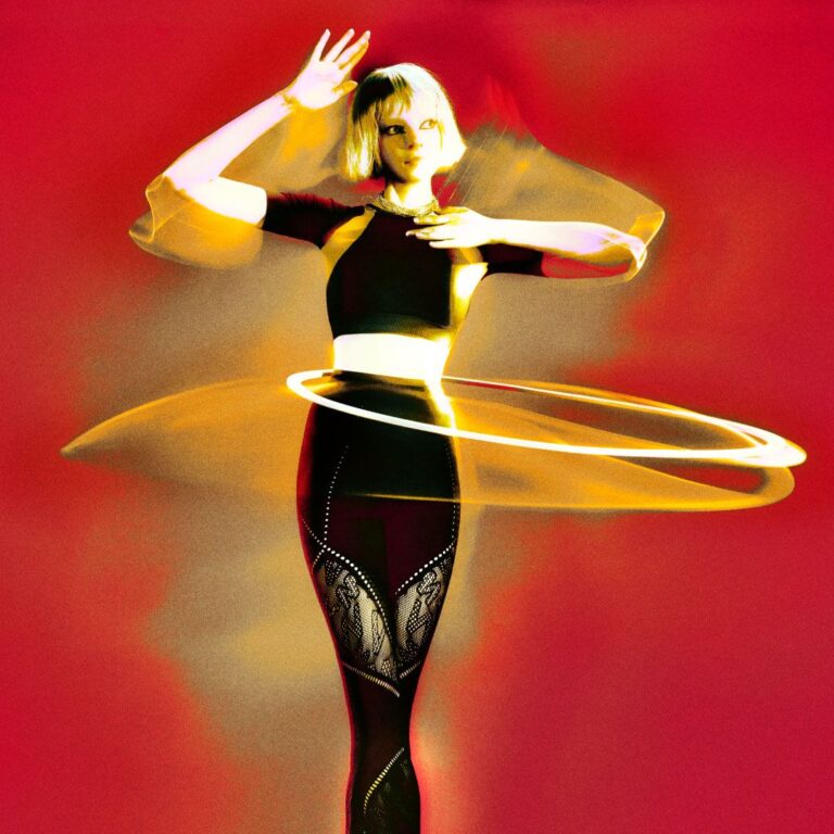 Wolford: Elizaveta Porodina scatta la campagna globale FW 2022 - Intimo Retail